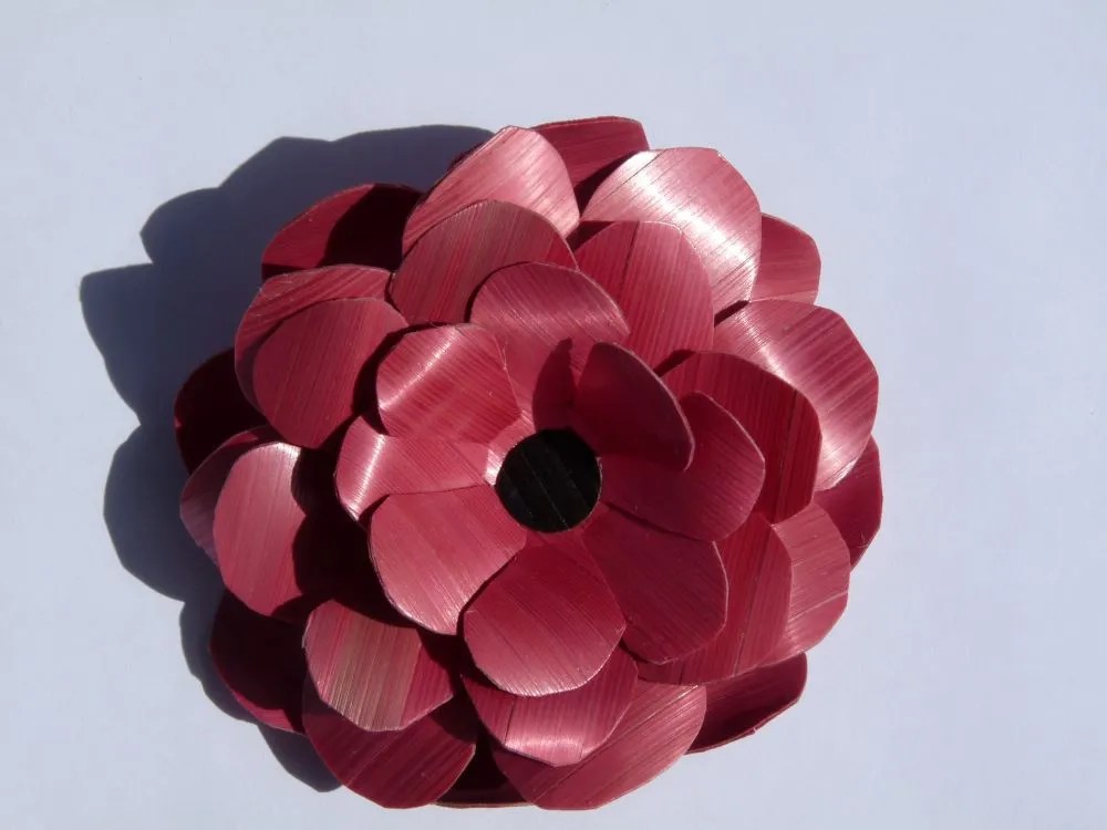 Création d’une fleur de paille – Artisanat d'art de luxe – or sur la paille